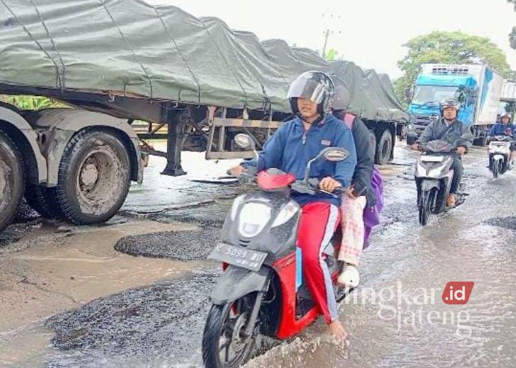 Jalan Pati-Juwana Macet 3 Kilometer, Motor dan Mobil Diimbau Lewat ...